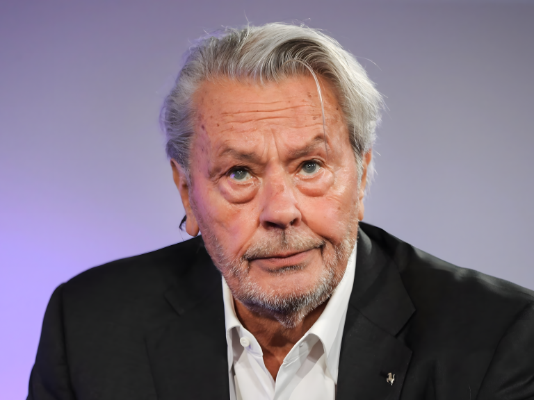 Murió el legendario actor francés Alain Delon a los 88 años - Diario La ...