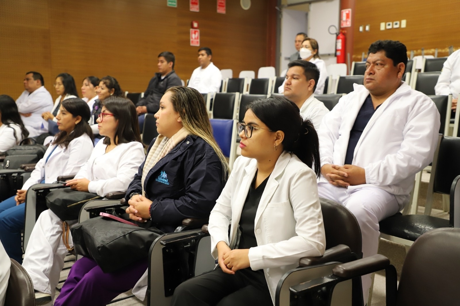 EsSalud Ica suma 12 nuevos especialistas para reforzar atención médica ...